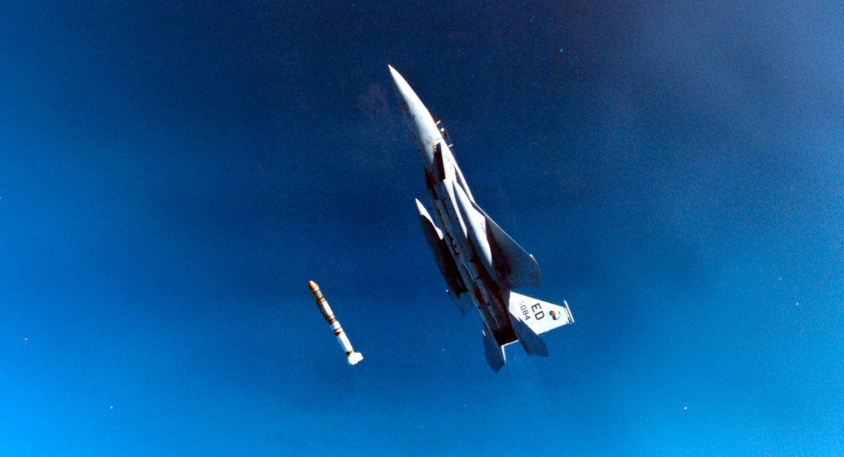 China Is Creating "Space Fighters" to Destroy US Satellites at Almost ...