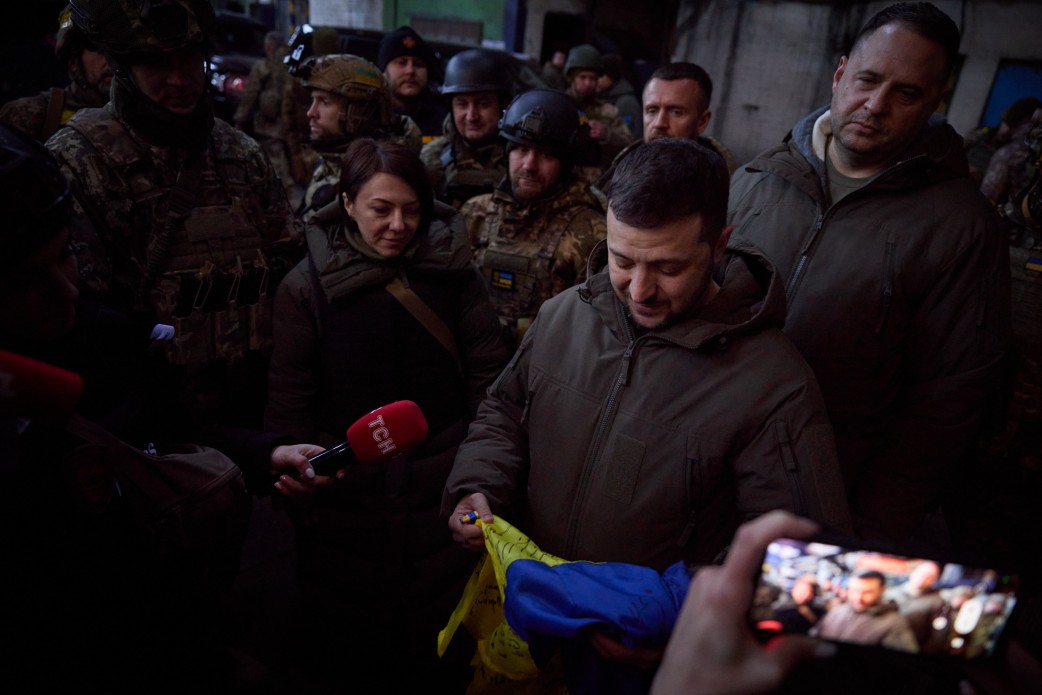 The President of Ukraine Met With the Ukrainian Military in Bakhmut and ...