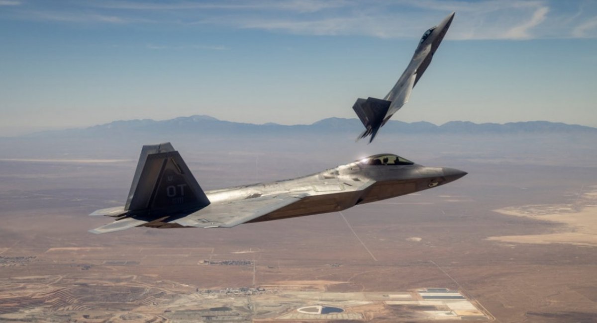 F-22 Finally Gets Its Robotic Wingman Pilot Controls MQ-20 Avenger ...