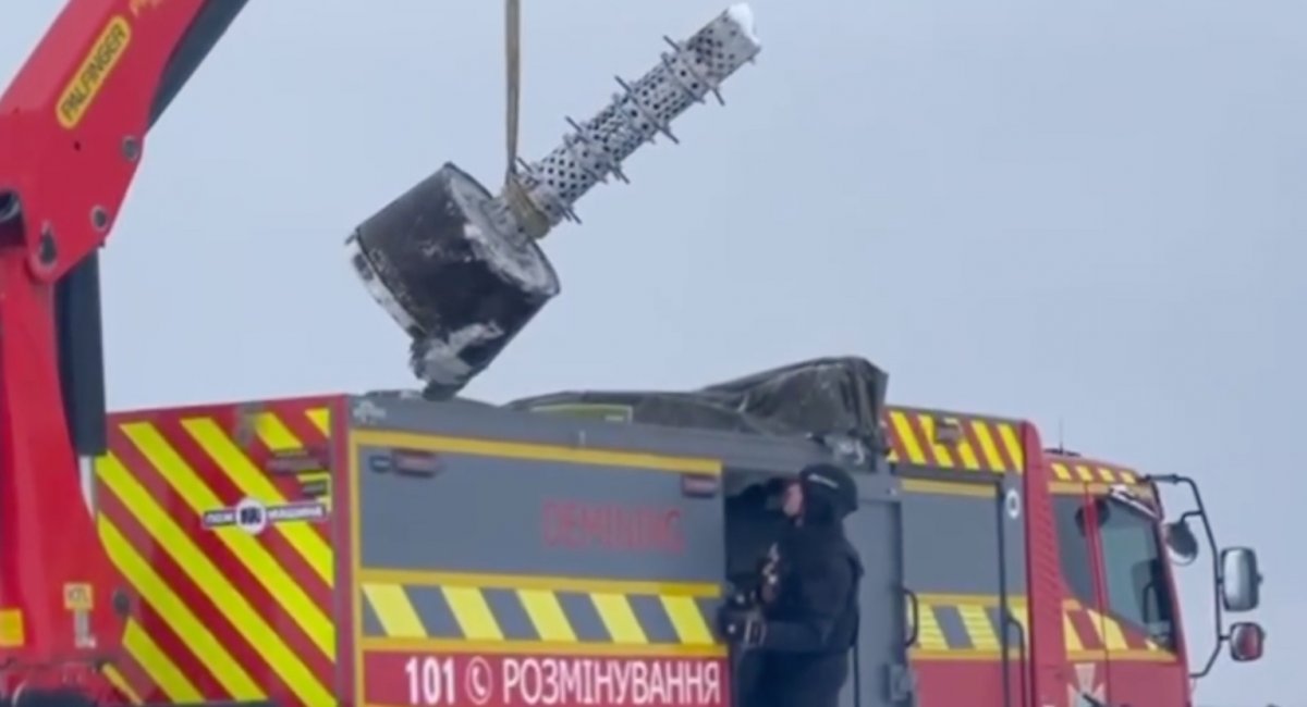 Ukrainian Sappers Recover russian Iskander Missile Debris in the North ...