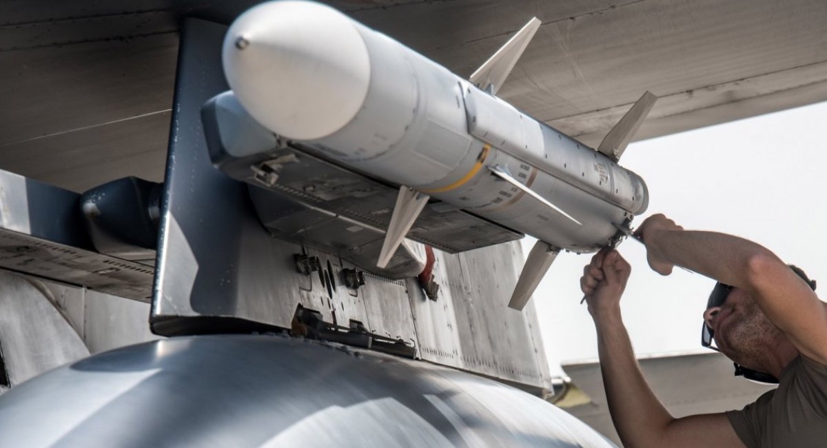 Poland's F-35s Arrive 2026, AIM-120D Missiles in 2030 $500M Order ...